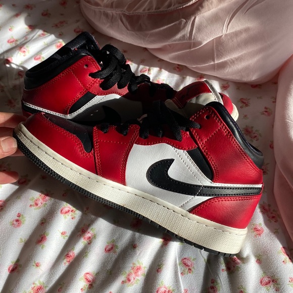 Nike | Shoes | Jordan Mid Chicago Black Toe | Poshmark